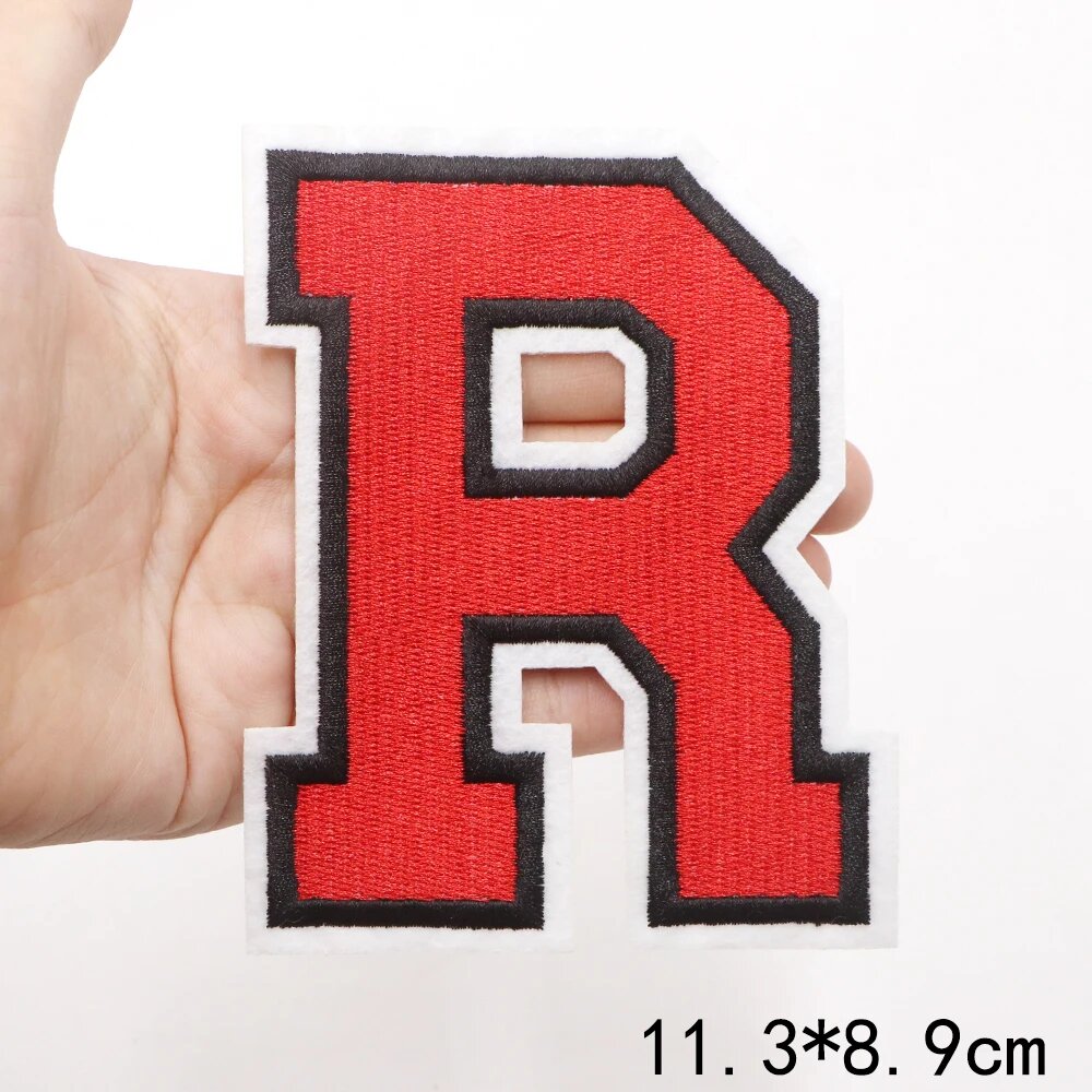 Красная нашивка с буквой R 11.3*8.9 см