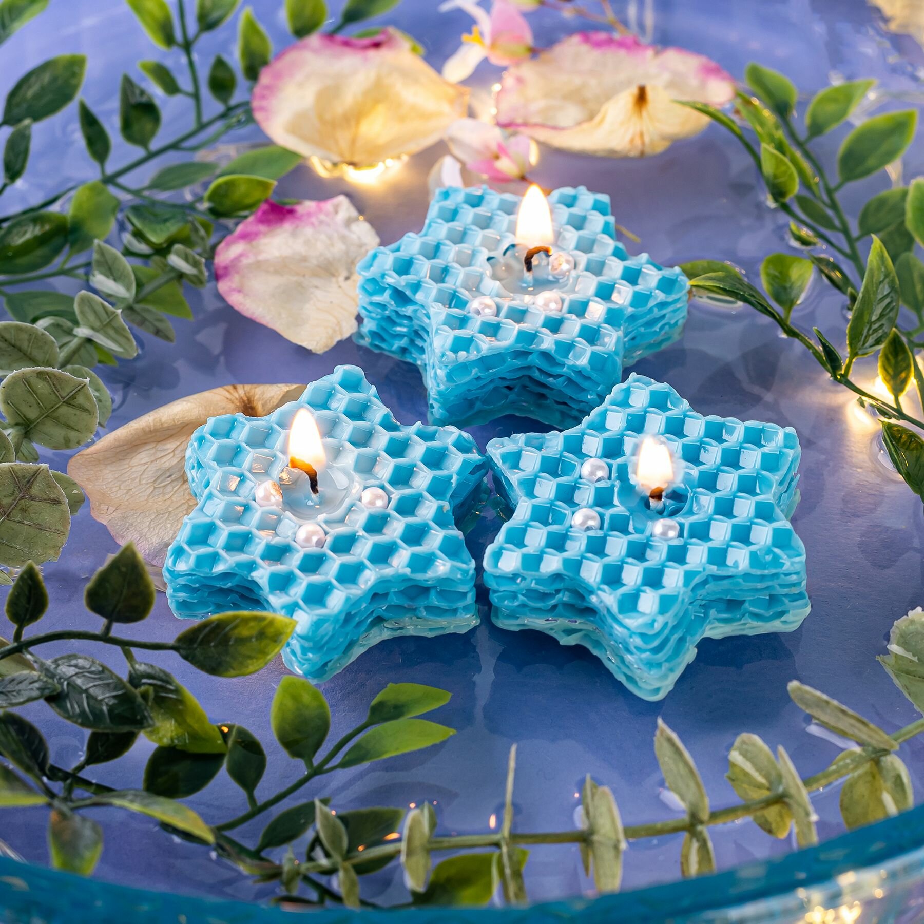 Плавающие свечи из натуральной вощины. ручной работы. подарочный набор из 3 штук. размер 5х5 см.