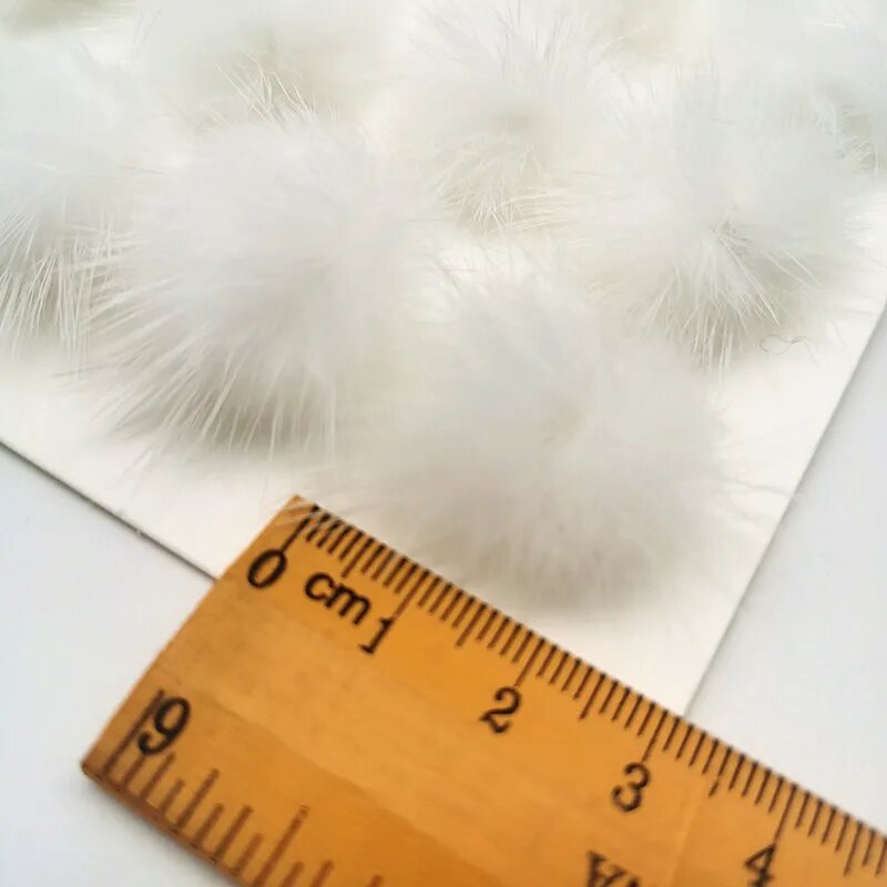 Пушистые помпоны 25 мм, 10 шт. Белый, 20 white