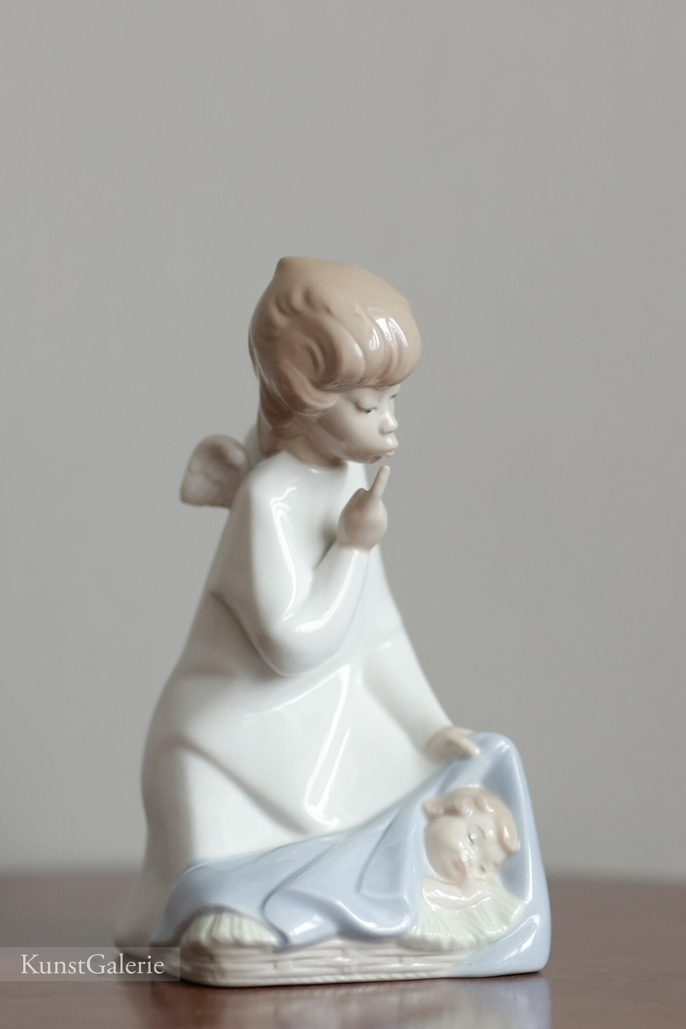 "Ангел с младенцем" фарфоровая статуэтка Lladro - Скульптор Juan Huerta, Angel with Child 4635 - подарок на рождение