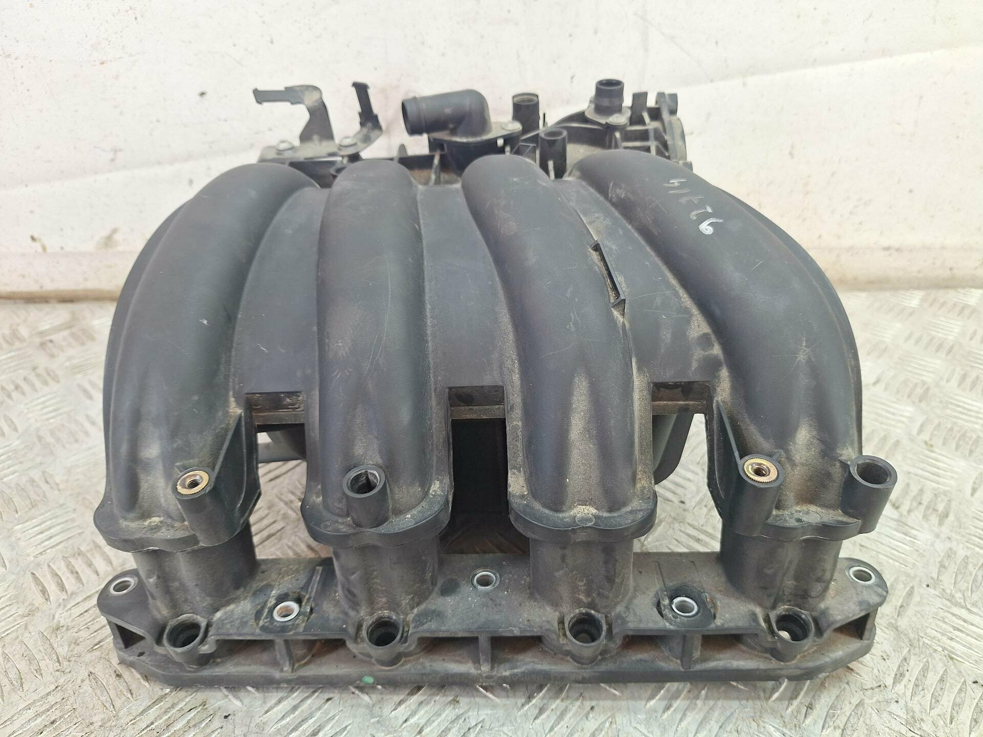 Впускной коллектор BMW 1 E87 2006