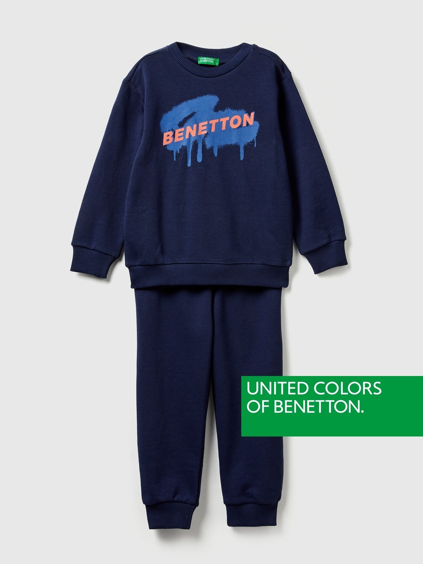 Костюм спортивный