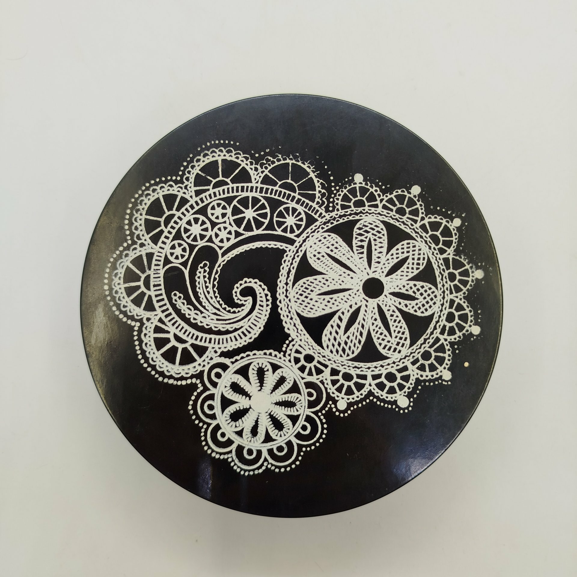 Шкатулка округлой формы с растительным декором, бакелит, деколь, СССР, 1970-1980 гг.