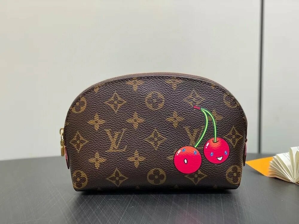 Louis Vuitton Косметичка дорожная