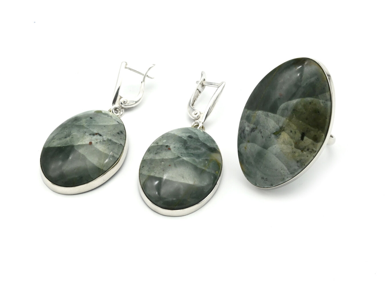 Комплект бижутерии: серьги, кольцо, яшма