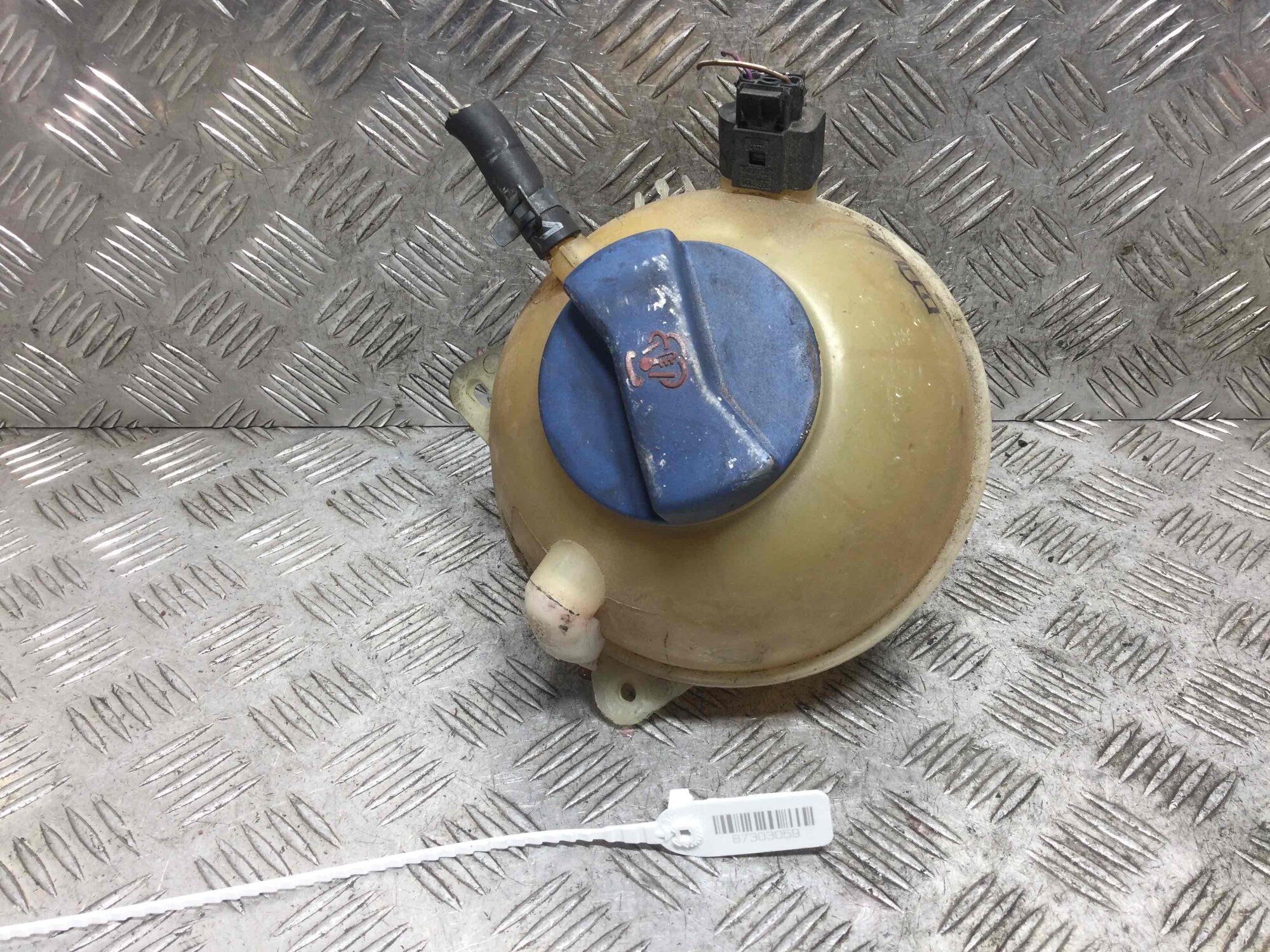 Б/У Бачок расширительный Audi A3 8L (1996-2000) 2000 г.