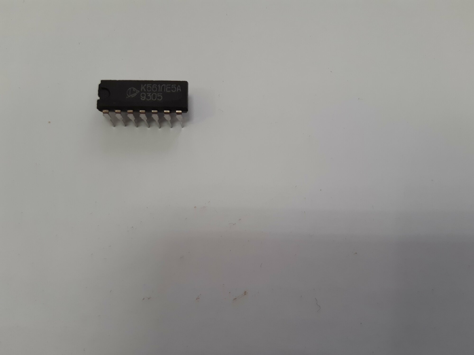 Микросхема К561ЛЕ5А (1991г) (упаковка 10 штук)