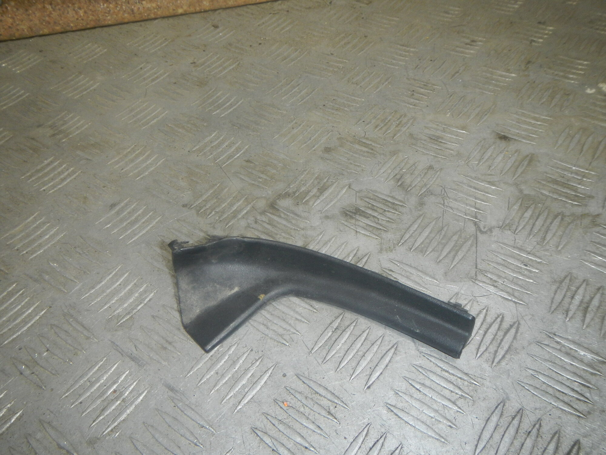 Б/У Накладка (кузов наружный), Nissan (Ниссан)-TIIDA (C11) (07-) NISSAN TIIDA (C11) (07-) лобового стекла правая Задиры, ...