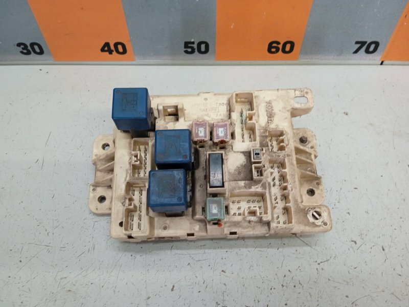 Б/У Тойота РАВ 4 Блок предохранителей Toyota RAV4 1997 SXA11, SXA16 239720 TOYOTA арт. 8273242020