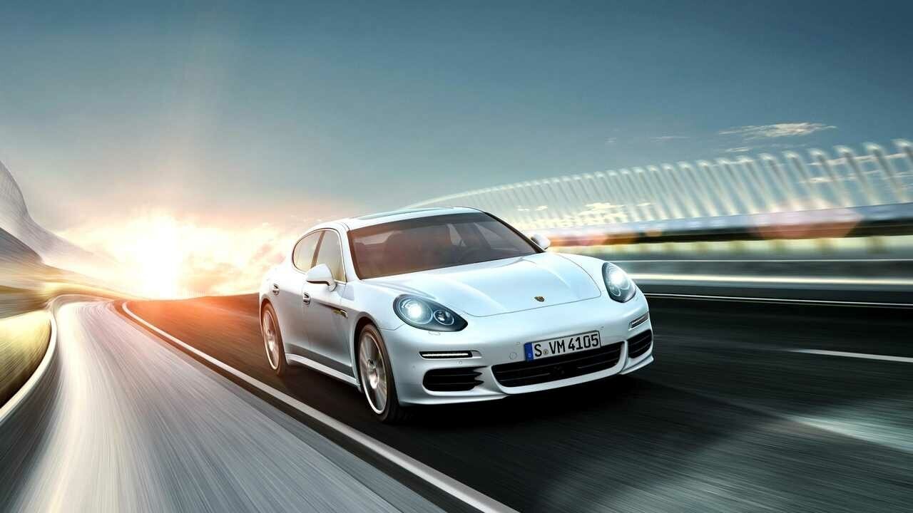 Картина на холсте 110x60 LinxOne "2015 Panamera Porsche" интерьерная для дома / на стену / на кухню / с подрамником