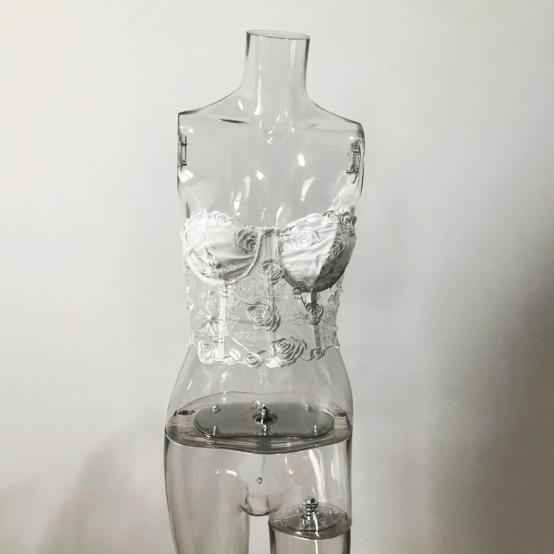 Женский сетчатый жилет с вышивкой в виде сращивания трехмерных цветов со стальным кольцом и узором «елочка» с облегающим запахом на груди