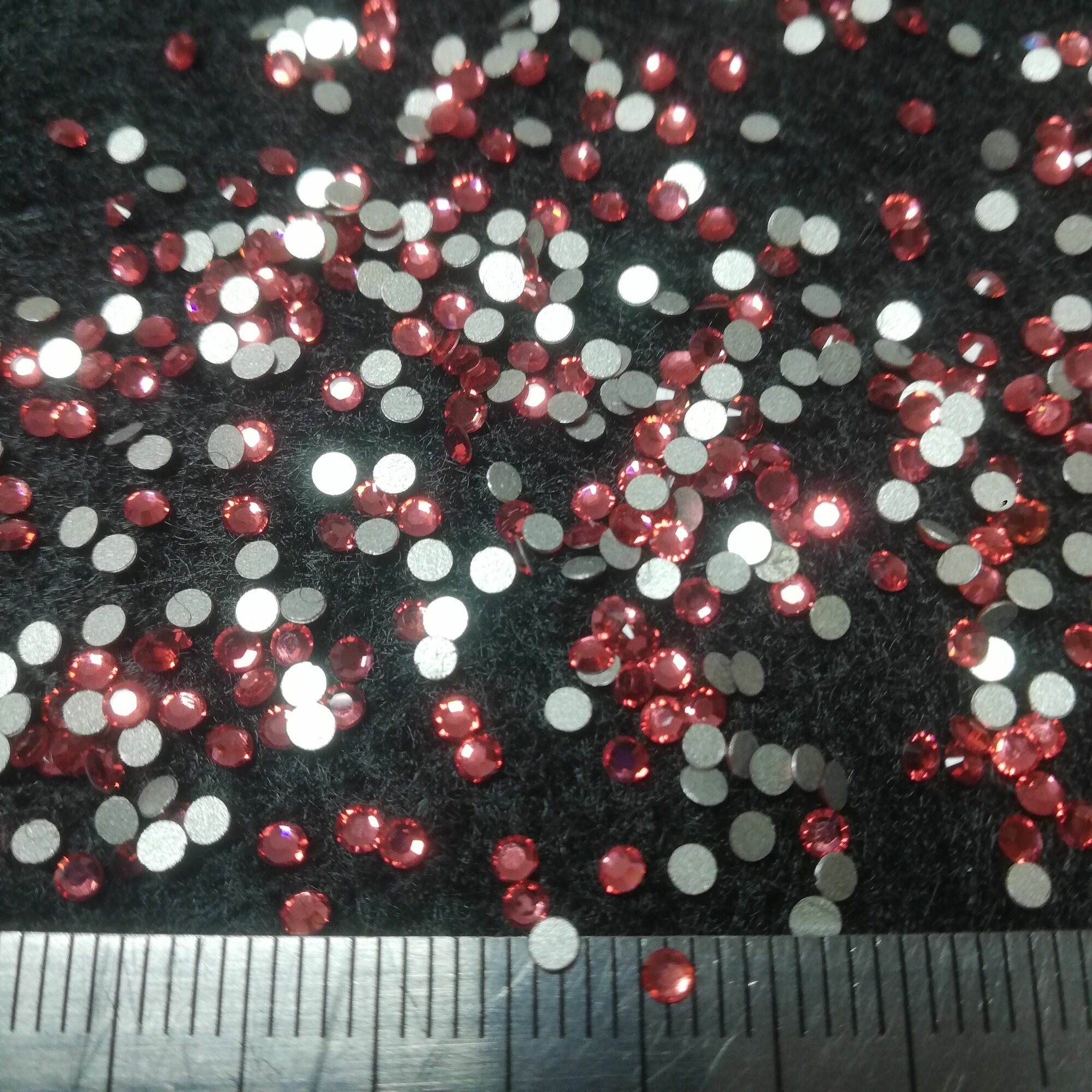 Клеевые стразы Сваровски ss 6 503 шт 2 мм