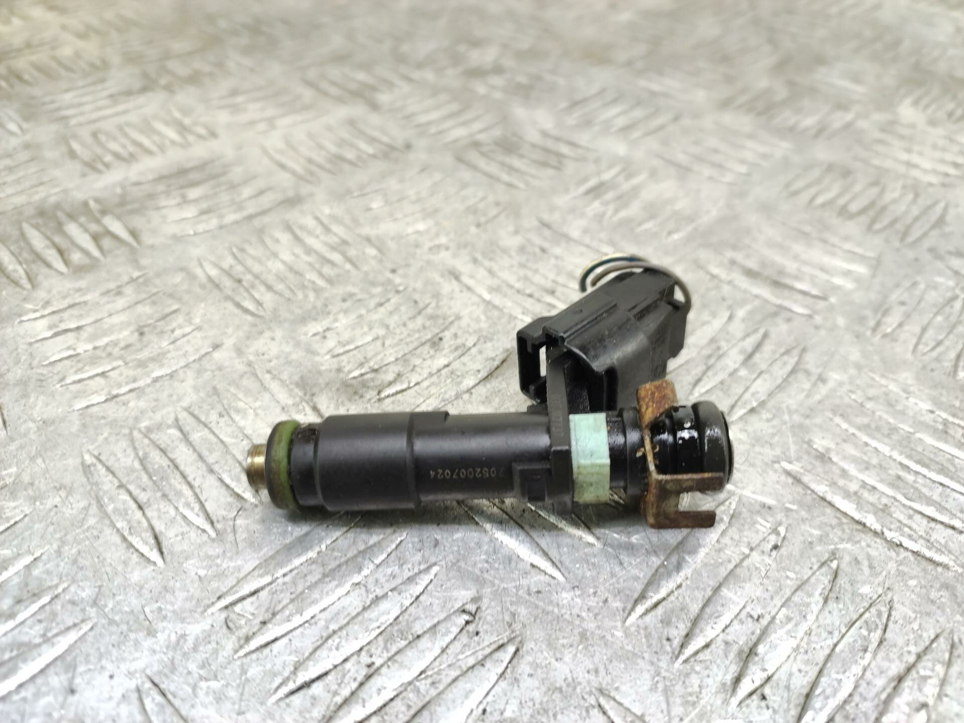 Форсунка топливная Volkswagen Polo 4 рест. (2005 - 2009) 7052007024