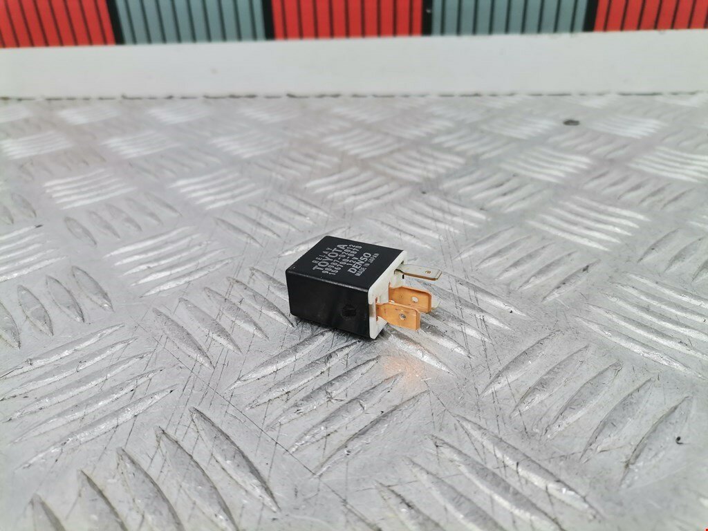 Реле Toyota Yaris 1 9098702012 арт. 2075838