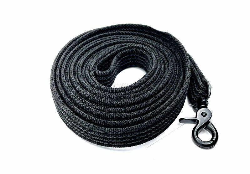 Поводок из прорезиненной стропы с латексом черный 21 мм карабин черный рычажный 2 м