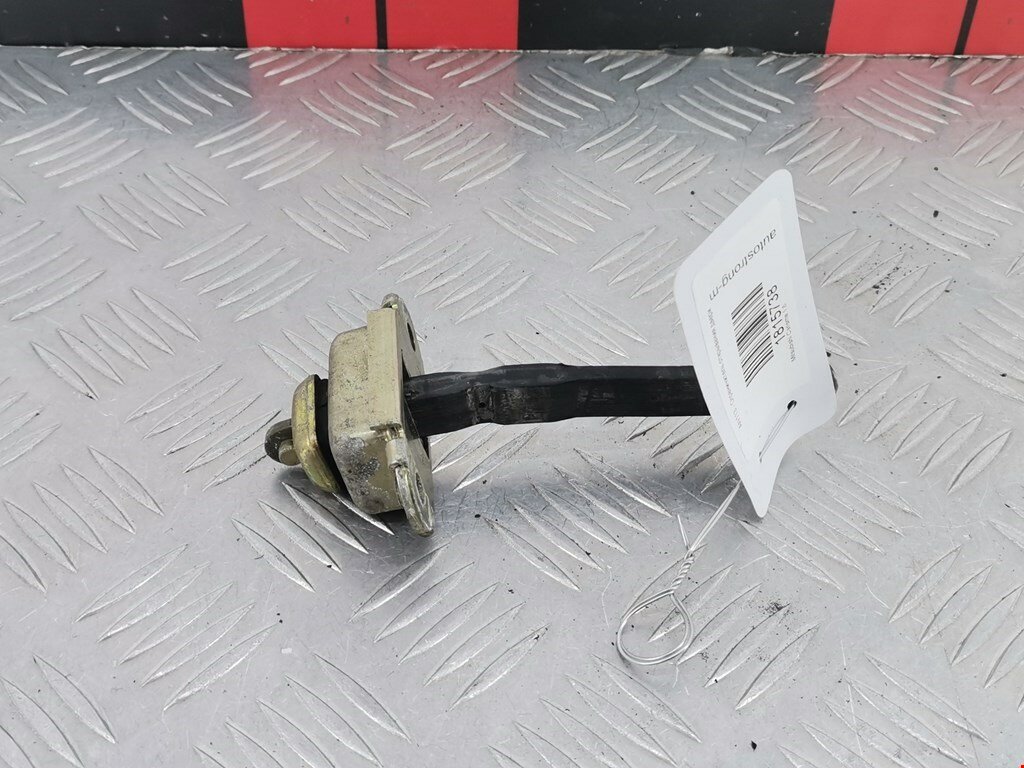 Ограничитель открывания двери задней Mitsubishi Carisma MR287802 арт. 1815738