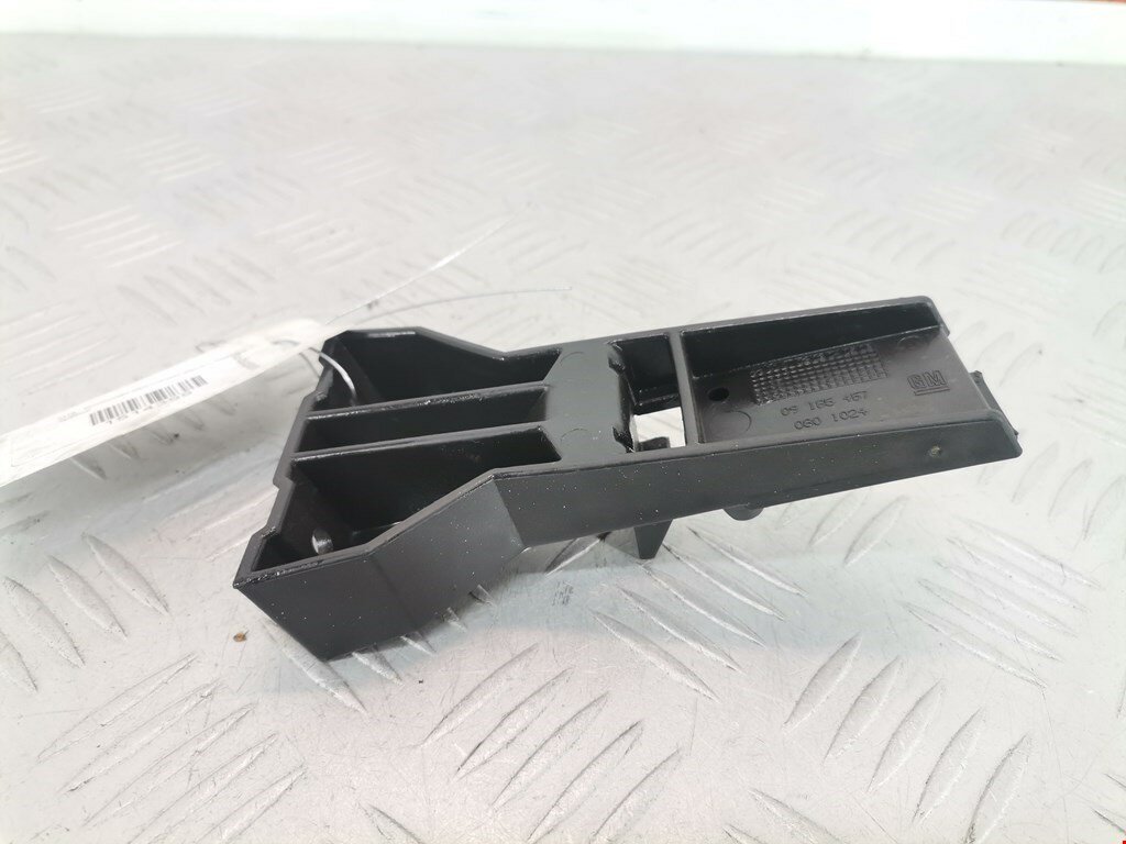 Кронштейн (крепление) заднего бампера правый Opel Corsa C 9185457 арт. 1514399