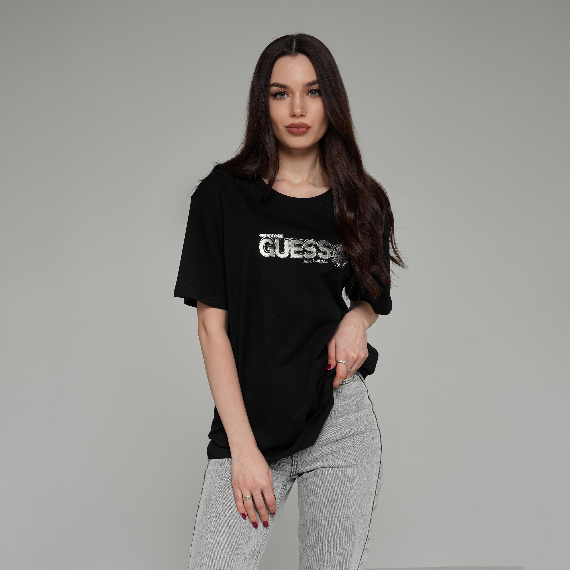 Футболка женская, с стильной термоаппликацией из страз