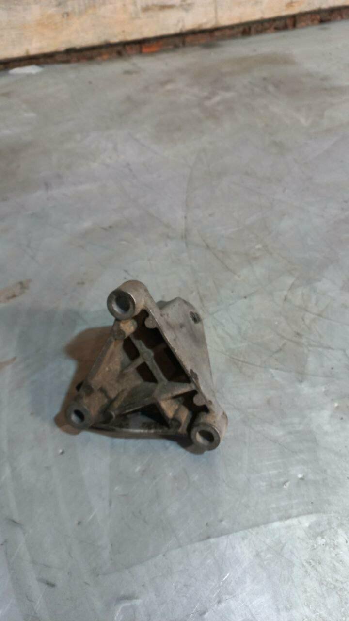 Кронштейн двигателя задний Renault Scenic 2 2005 8200072747