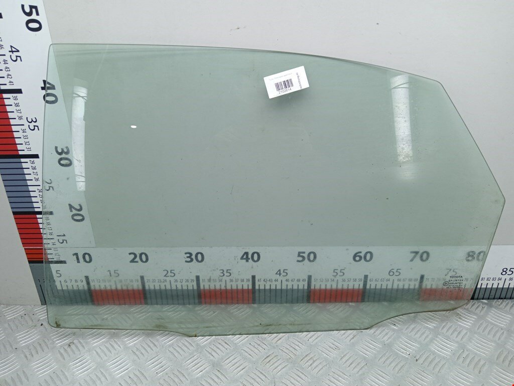 Стекло двери задней левой Toyota Corolla 8 арт. 2102614