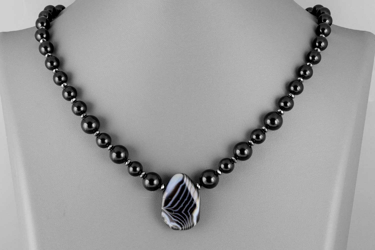 Бусы Minera, оникс, агат