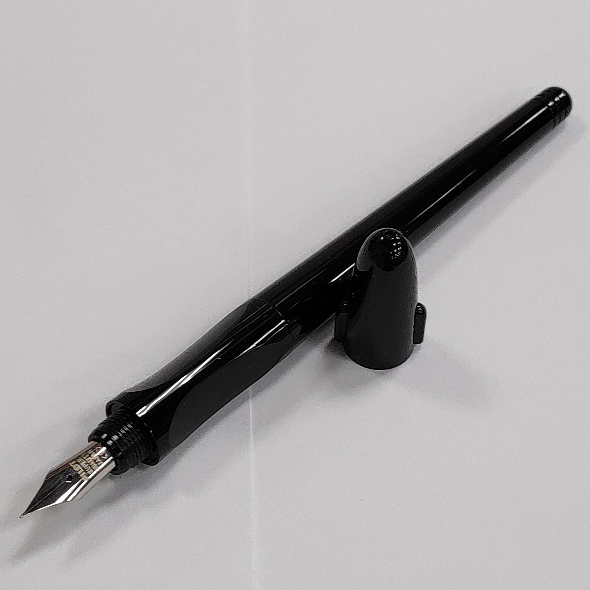 Ручка перьевая тонкого написания F PILOT.