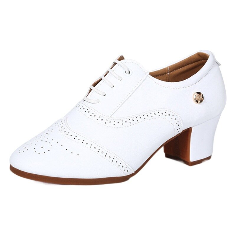 Спортивные туфли