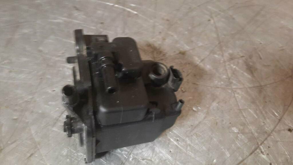 Корпус топливного фильтра Mazda 3 2005 9305108C