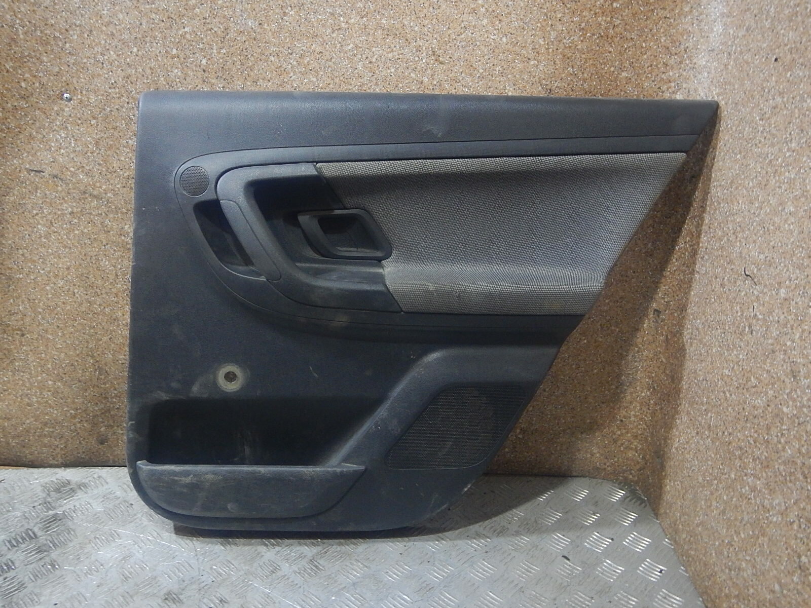 Б/У Обшивка двери задней правой, Skoda (Шкода)-FABIA (07-) SKODA FABIA (07-14) Мех. стеклоподъемник, универсал Царапины, ...
