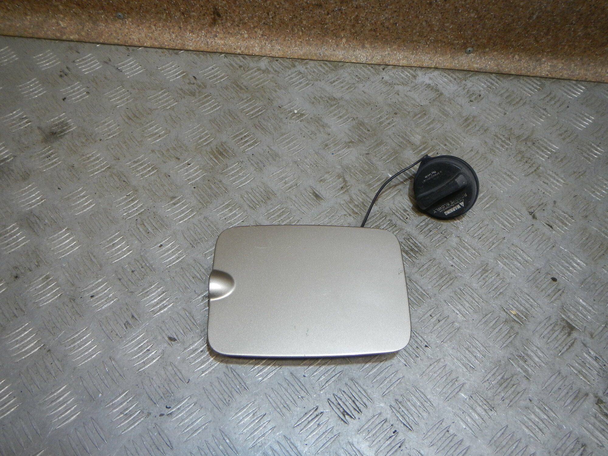 Б/У Лючок бензобака, KIA (Киа)-SORENTO (03-09) KIA SORENTO (03-09) С крышкой. Без повреждений. 534951 Hyundai-KIA арт. 69...