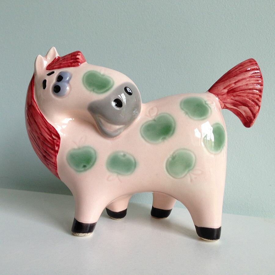 Фаянсовая скульптура Конь в яблоках розовый