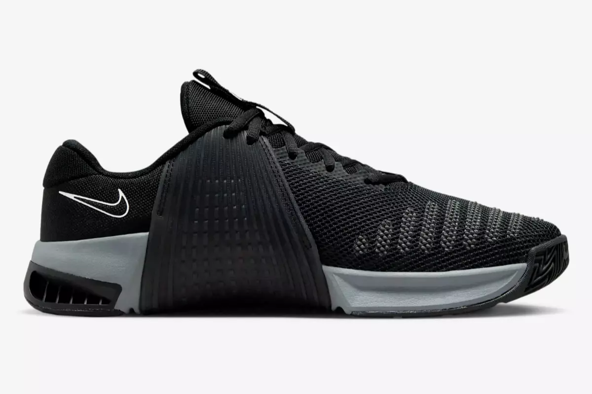 Кроссовки NIKE Metcon 9, размер 8.5 US / 42 EUR / 26.5 CM, черный — фото 1