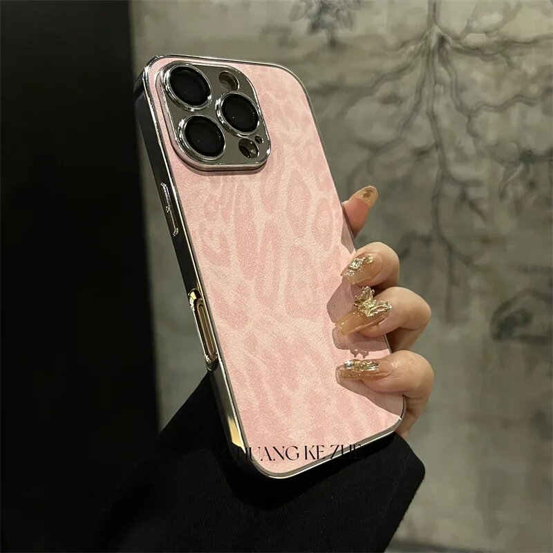 Розовый чехол для iPhone 17 Pro Max с леопардовым принтом