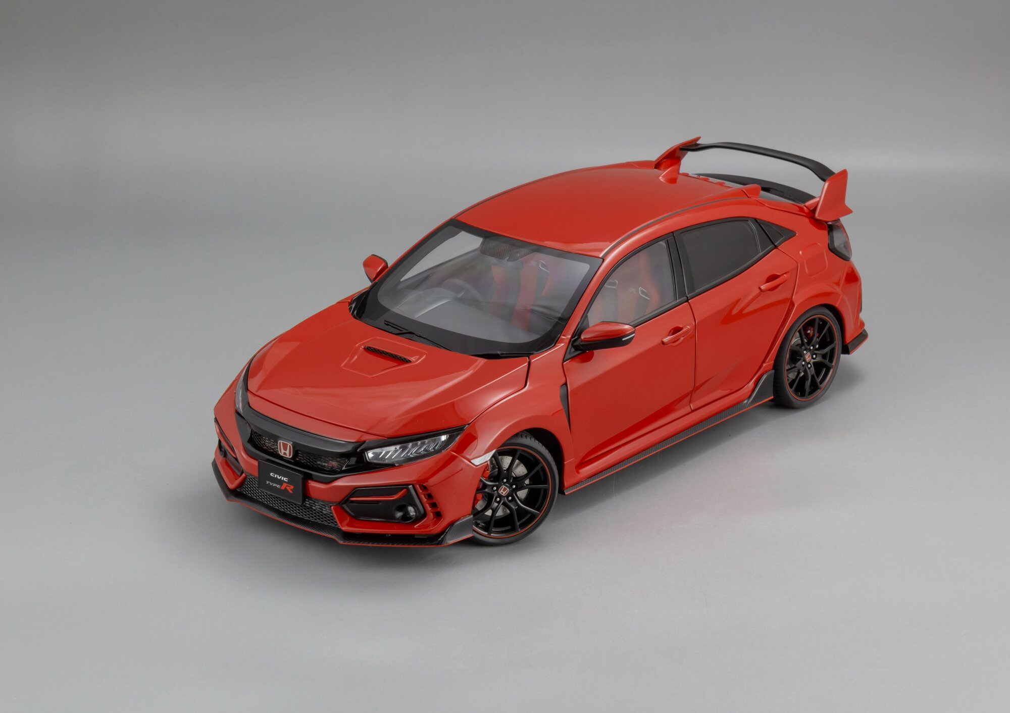 Коллекционная масштабная модель 1:18 Honda Civic Type R (FK8) - 2021 от AUTOart