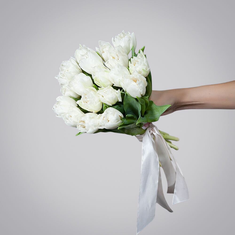 Монобукет из 19 белых тюльпанов