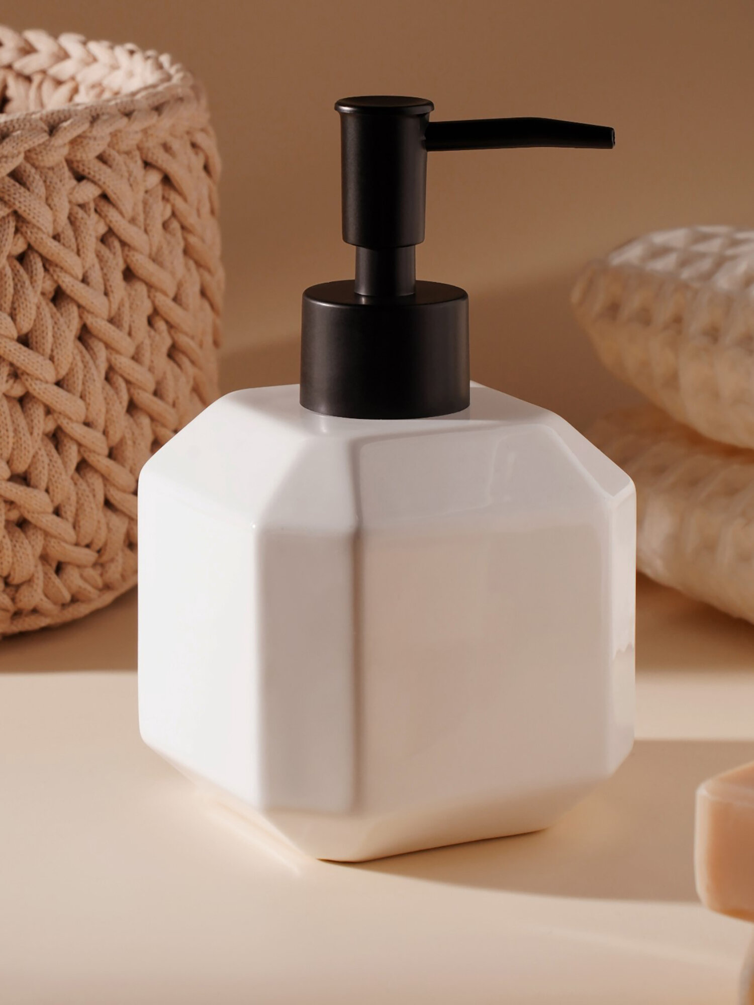 Дозатор для жидкого мыла SL Home «Артемида», 380 мл, цвет белый