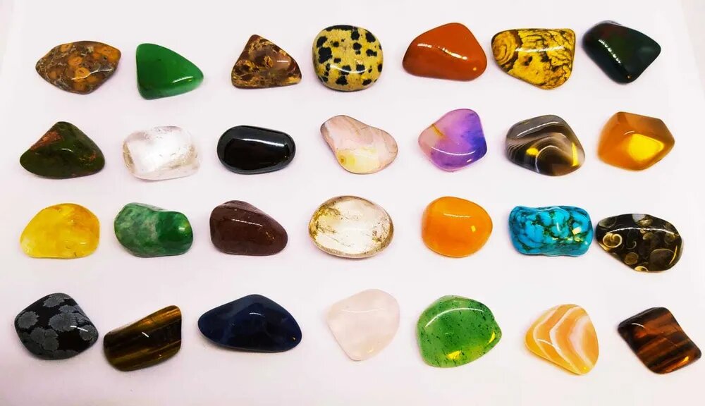 Набор коллекция 28 натуральных магических камней самоцветов в органайзере