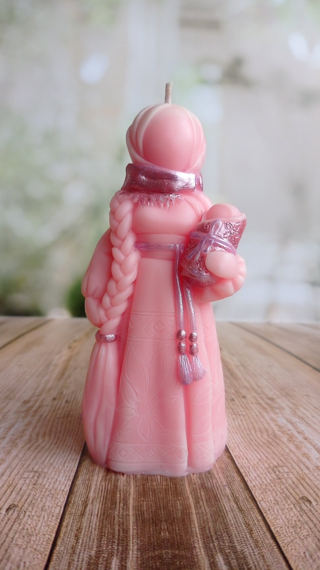 Свеча DekorAng "Берегиня Мама", 100% пчелиный воск, фигурная, ручная работа, ручная роспись, розовая