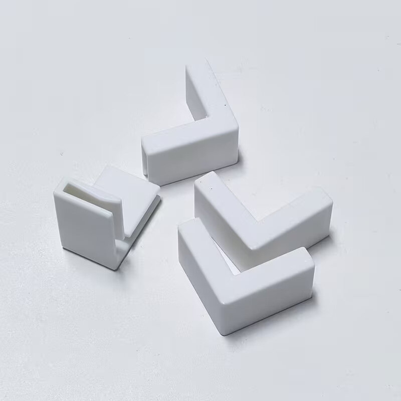 Многоразовый 3D-печатный угловой фиксатор для усиления краев картонных коробок, совместимый с контейнерами для хранения.