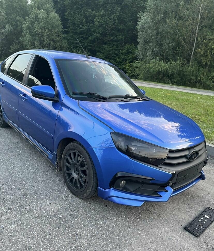 Облицовка ПТФ (канарды) переднего бампера 2190 FL (чёрный лак)