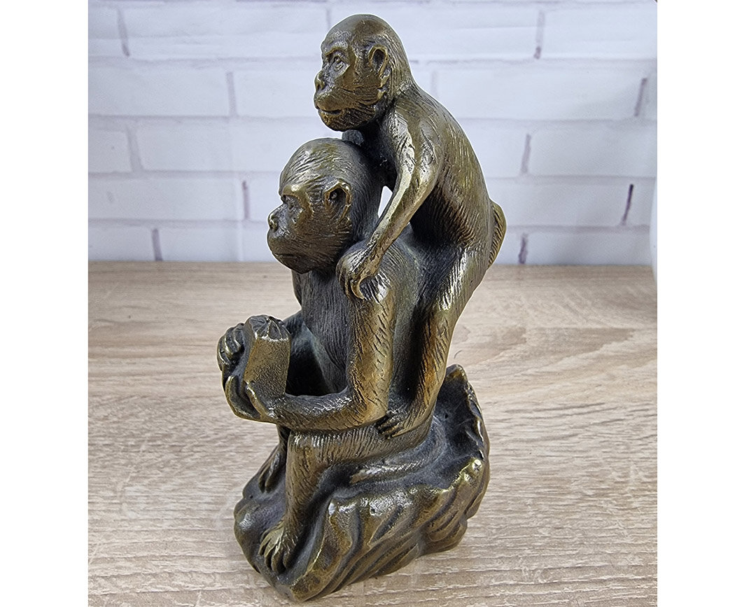 Фигурка Обезьяны с нефритовой печатью 14х6см Бронза