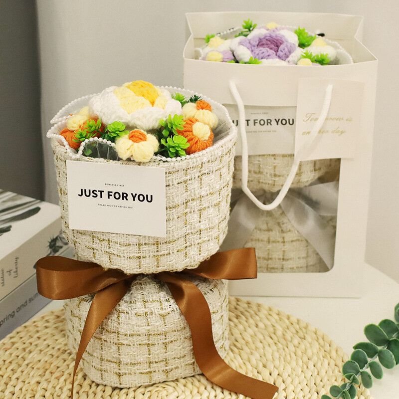 Букет "Апельсиновый ветерок", 7 цветов, вязаный, подарочный пакет