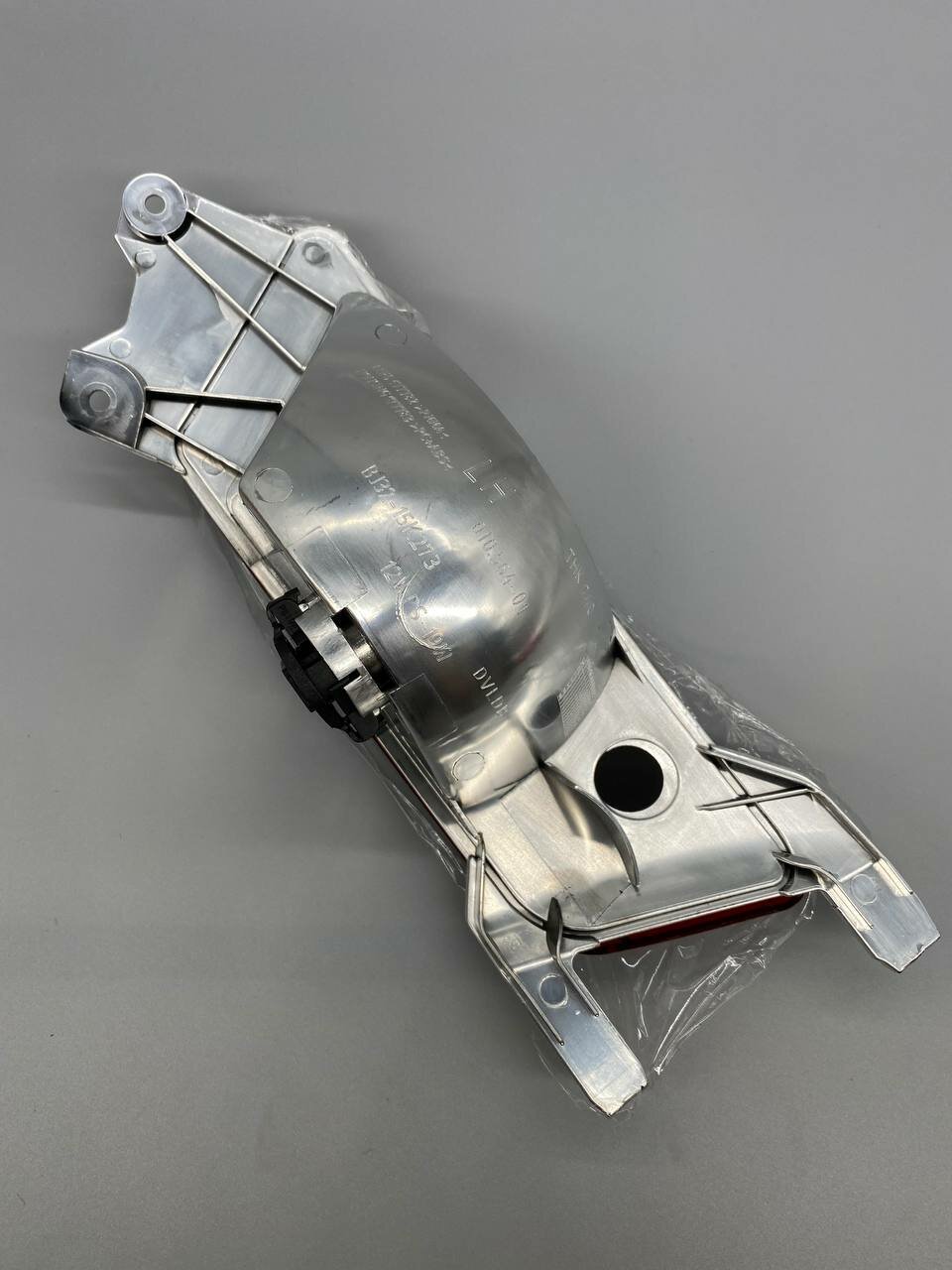 Фонарь ПТФ левый Land Rover LR025149