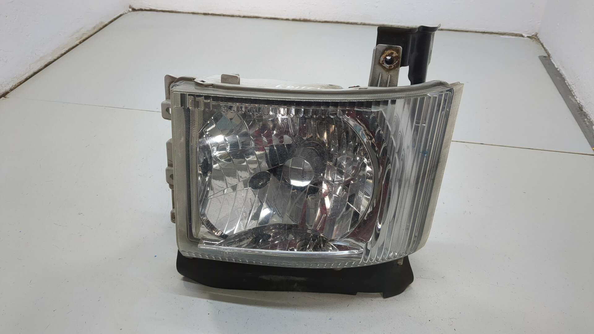 Фара (передняя) левая Isuzu Elf (N-series) Б/У