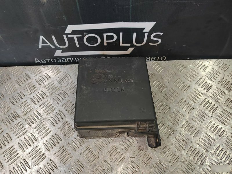 Блок предохранителей подкапотный