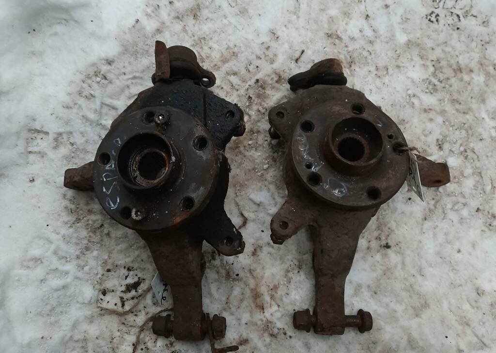 Кулак передний левый Renault Espace 4 2004 8200320889