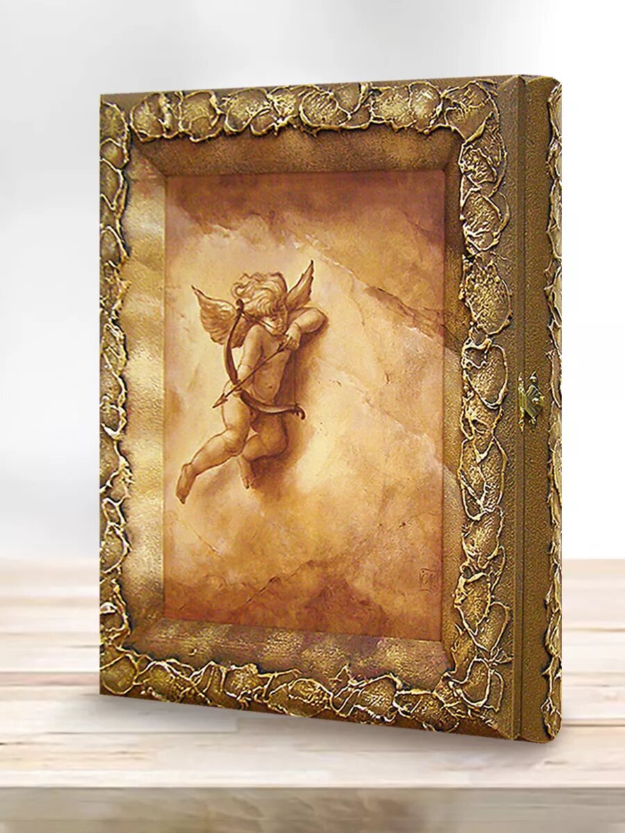 Ключница настенная интерьерная в прихожую с полкой закрытая