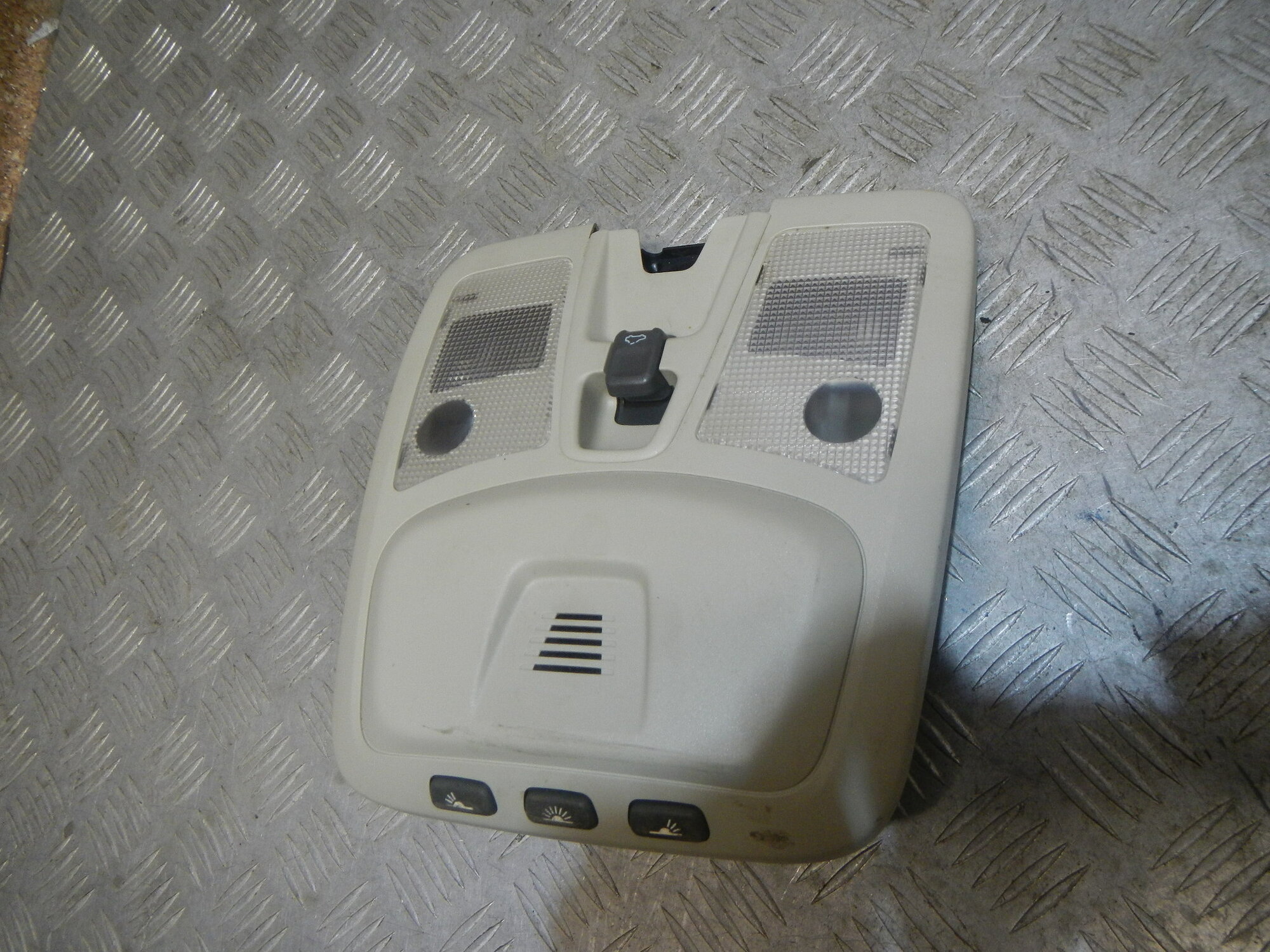 Б/У Плафон салонный, Volvo (Вольво)-XC90 (02-) VOLVO XC90 (02-) передний Потертости. 541102 VOLVO арт. 30669622