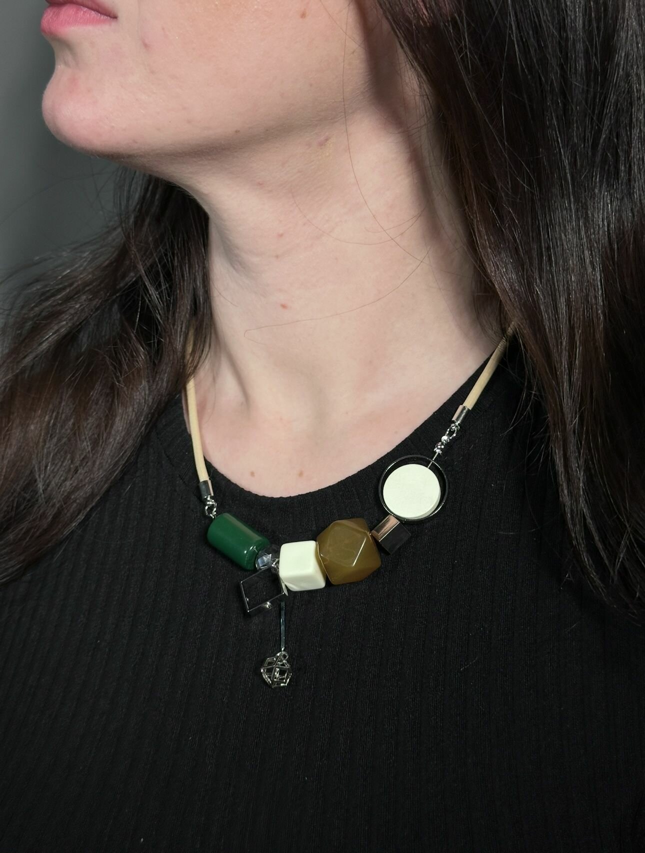 Колье, дерево