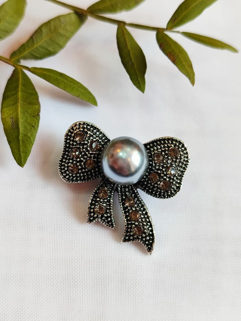 Брошь, стразы